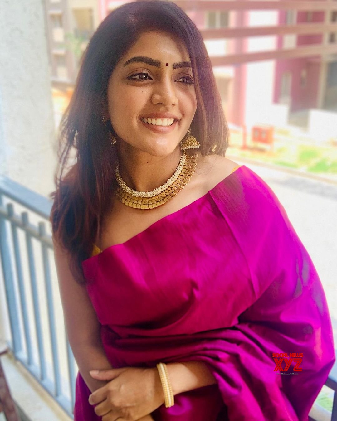 Actress Eesha Gupta New Glamour Stills - Social News XYZ
