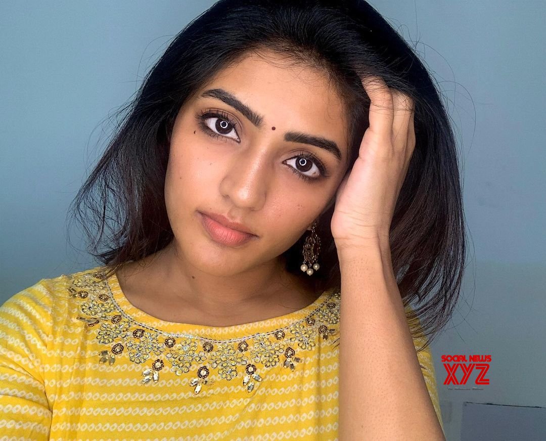 Actress Eesha Gupta New Hot And Glamour Stills - Social News XYZ