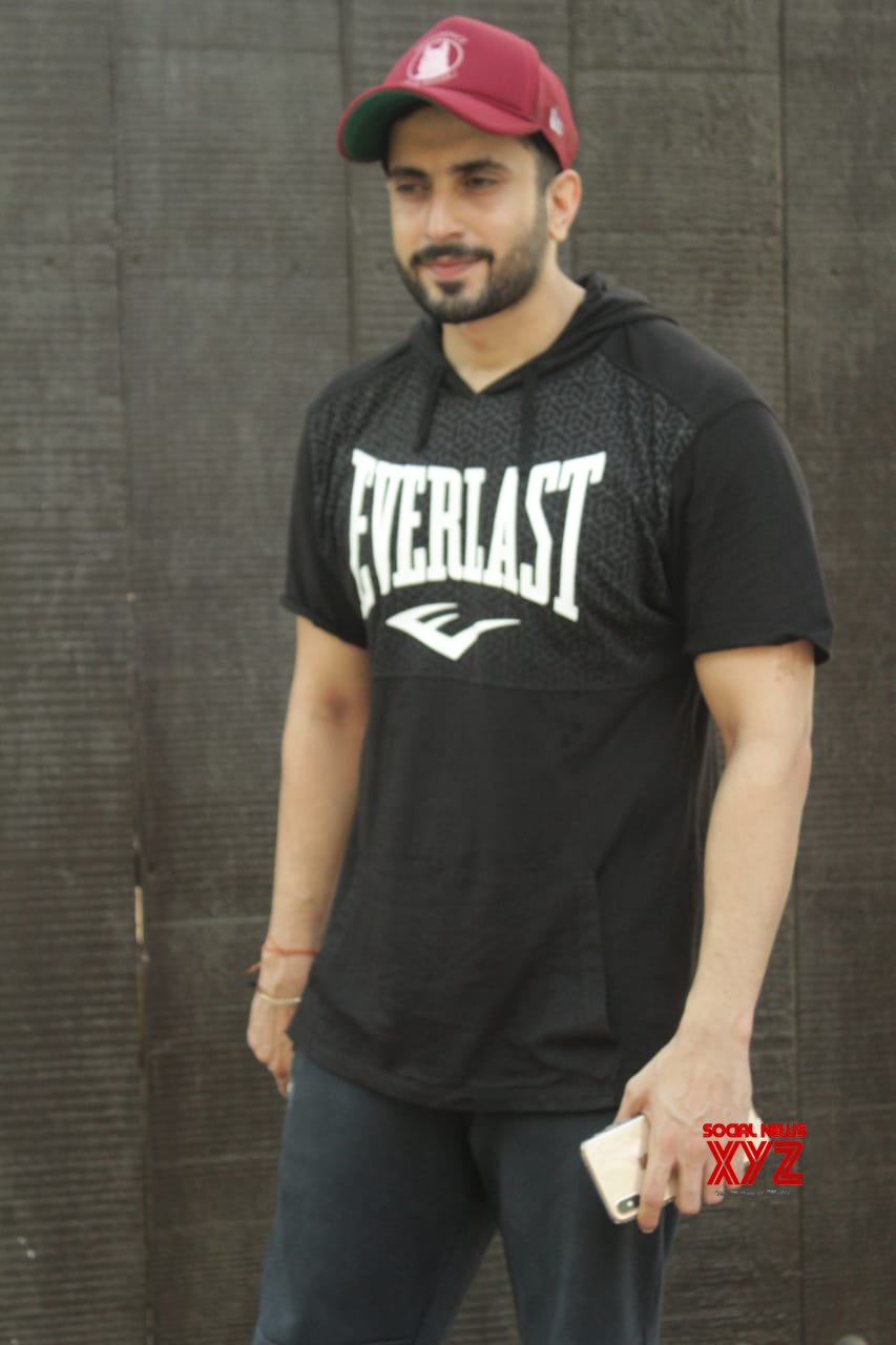 Sunny Singh Spotted At Juhu - Gallery - Social News XYZ
