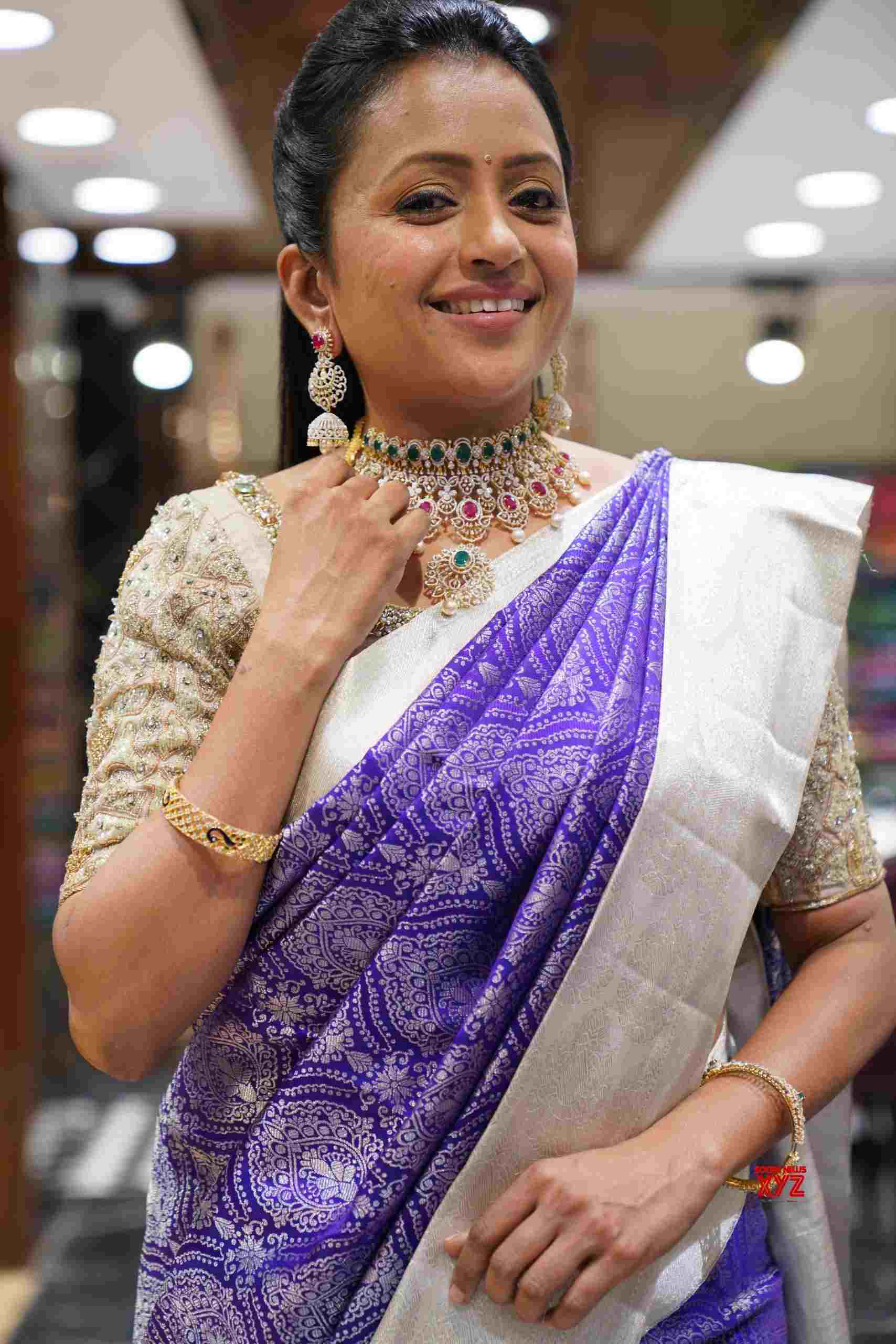 Actress Suma Kanakala HD Stills From Brand Mandir Wedding Saree ...