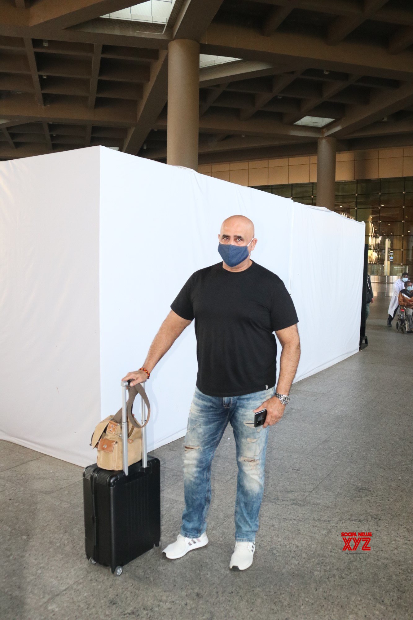 Puneet Issar Spotted At Airport - Gallery - Social News XYZ