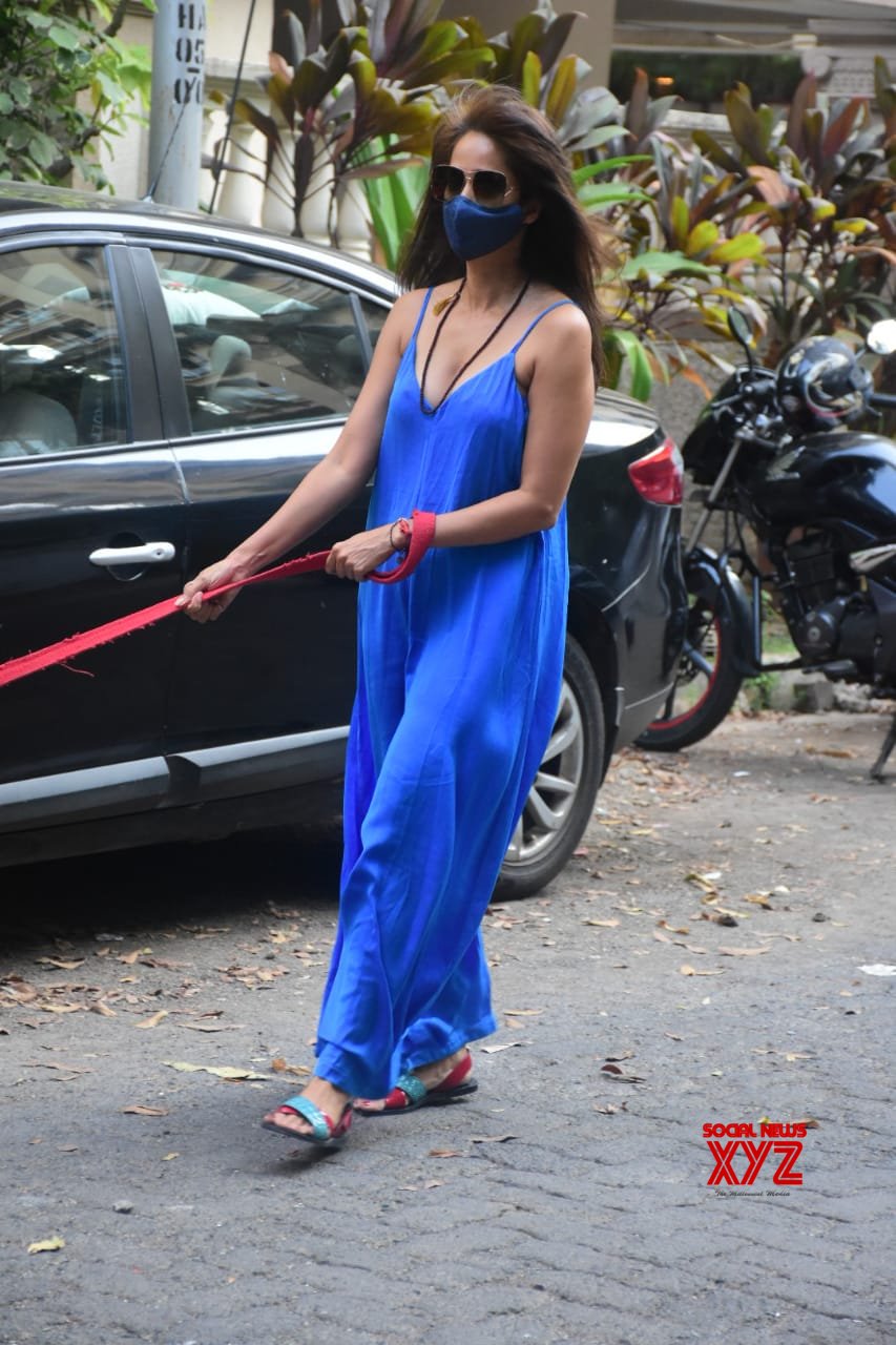 Vidya Malvade Spotted At Bandra - Gallery - Social News XYZ