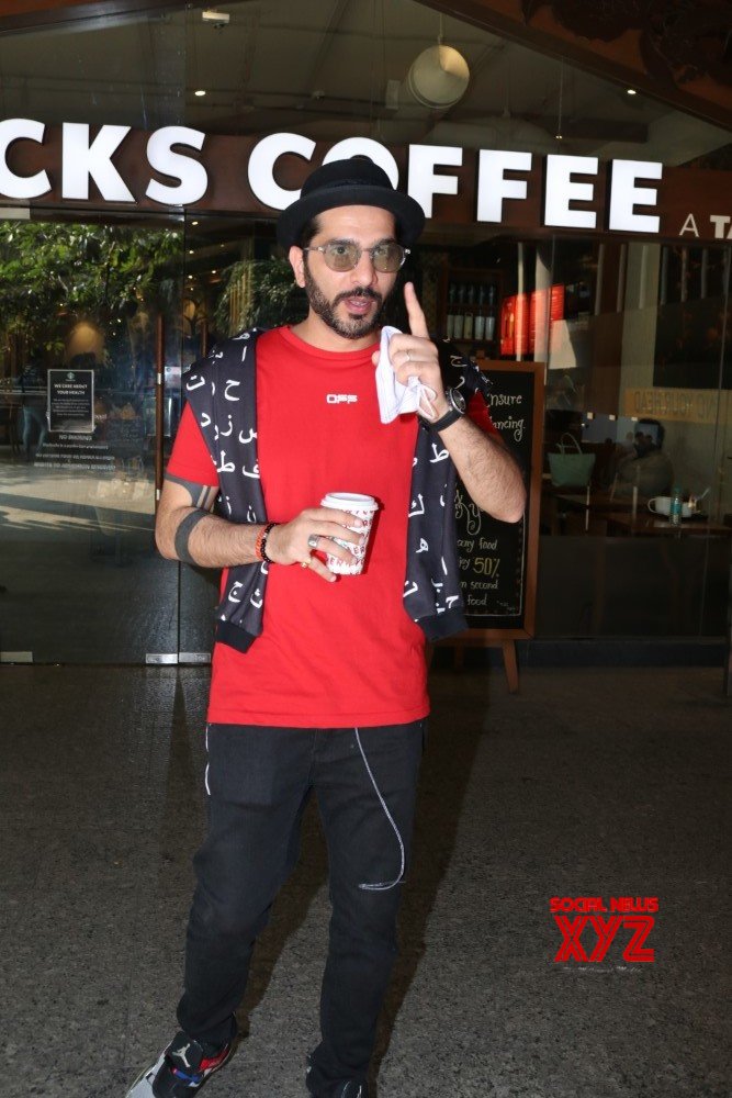 Nitin Mirani Spotted At Airport - Gallery - Social News XYZ