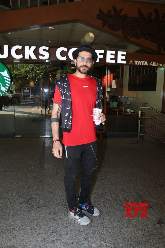 Nitin Mirani Spotted At Airport - Gallery - Social News XYZ
