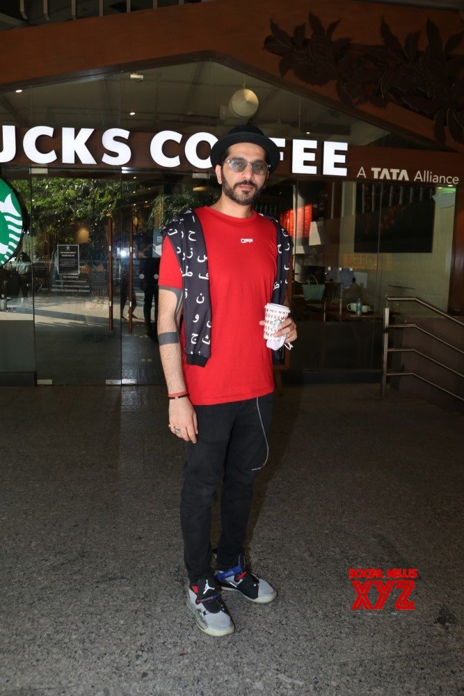 Nitin Mirani Spotted At Airport - Gallery - Social News XYZ