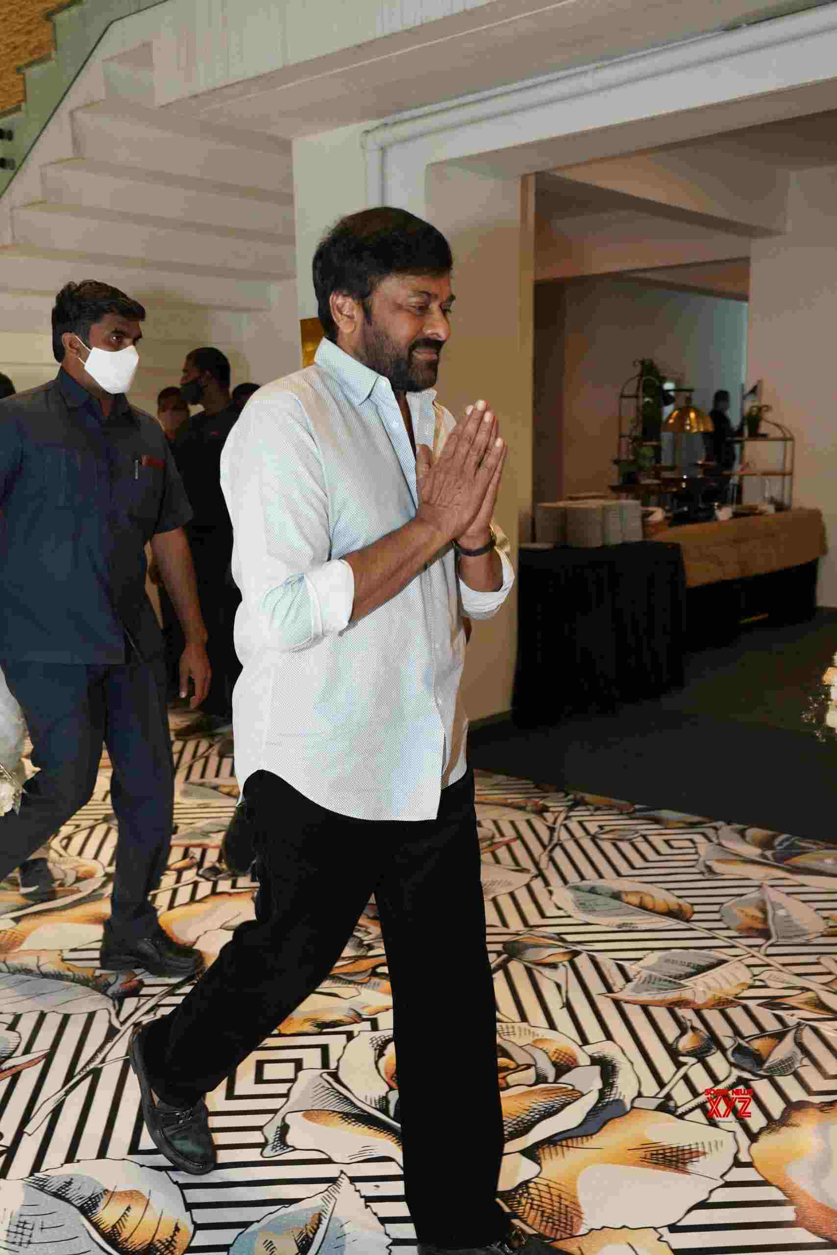 Chiranjeevi & Anil Ravipudi At Dil Raju Garu 50th Birthday Party HD ...