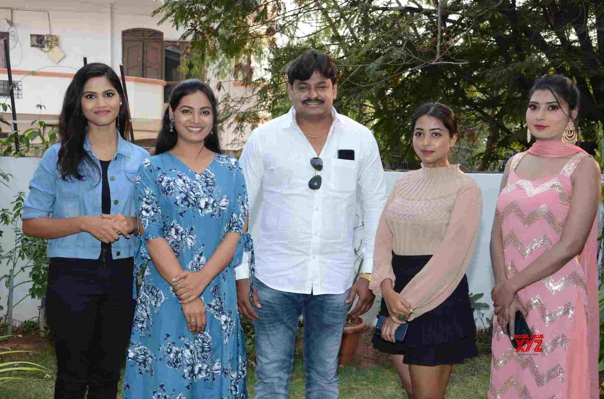 Bomma Adirindhi Movie Press Meet Gallery - Social News XYZ