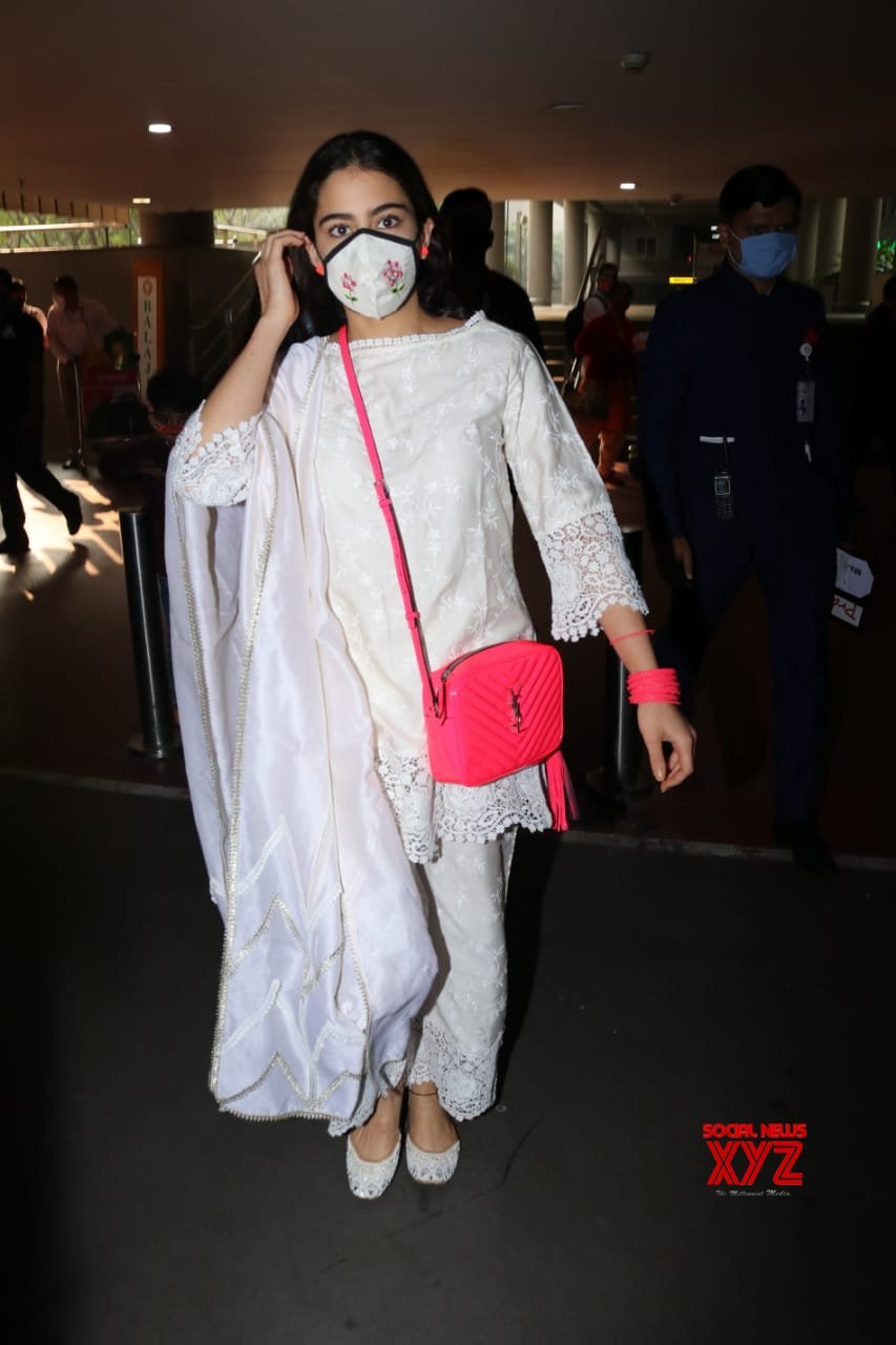 Actress Sara Ali Khan Spotted At Airport Arrival - Gallery - Social ...
