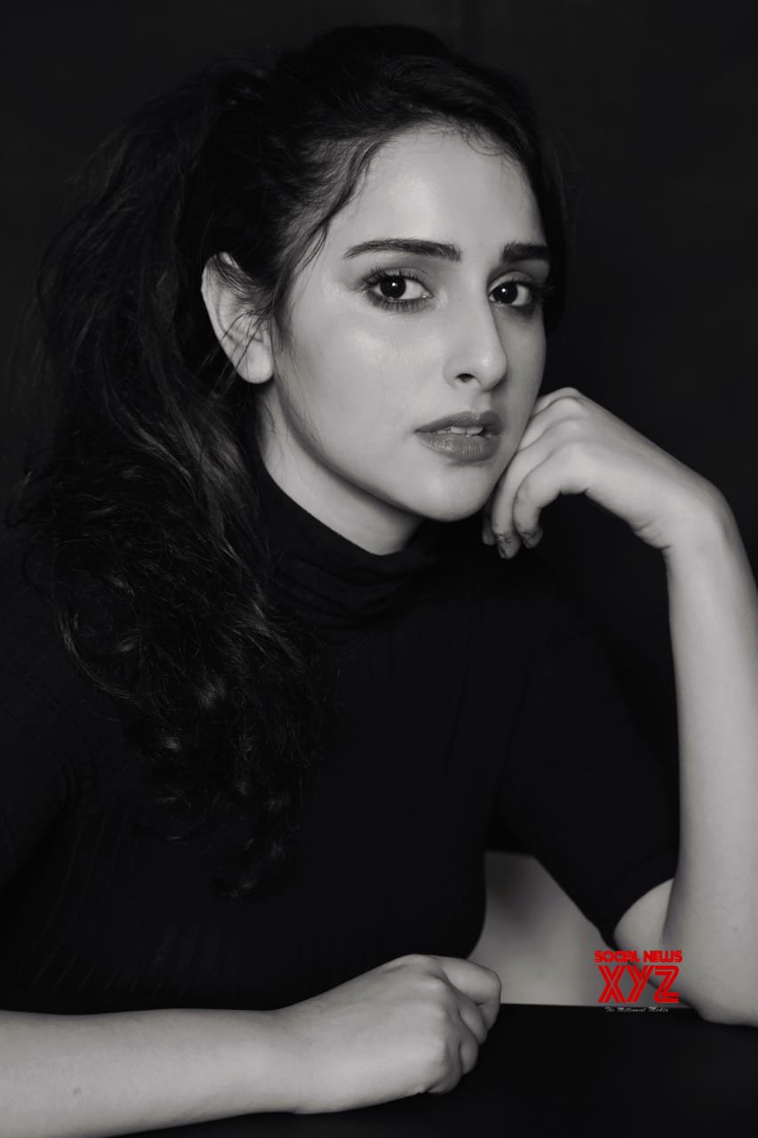Check out, Actress Sadia Khateeb looking Drop dead Gorgeous in her new ...