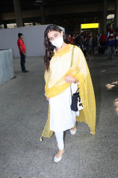 Actress Sara Ali Khan Spotted At Airport Arrival - Gallery - Social ...