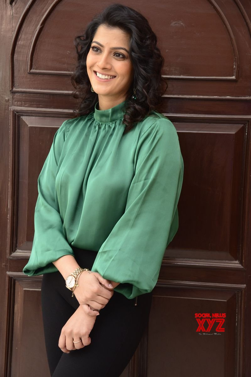 Actress Varalaxmi Sarathkumar Stills From Krack Movie Interview ...