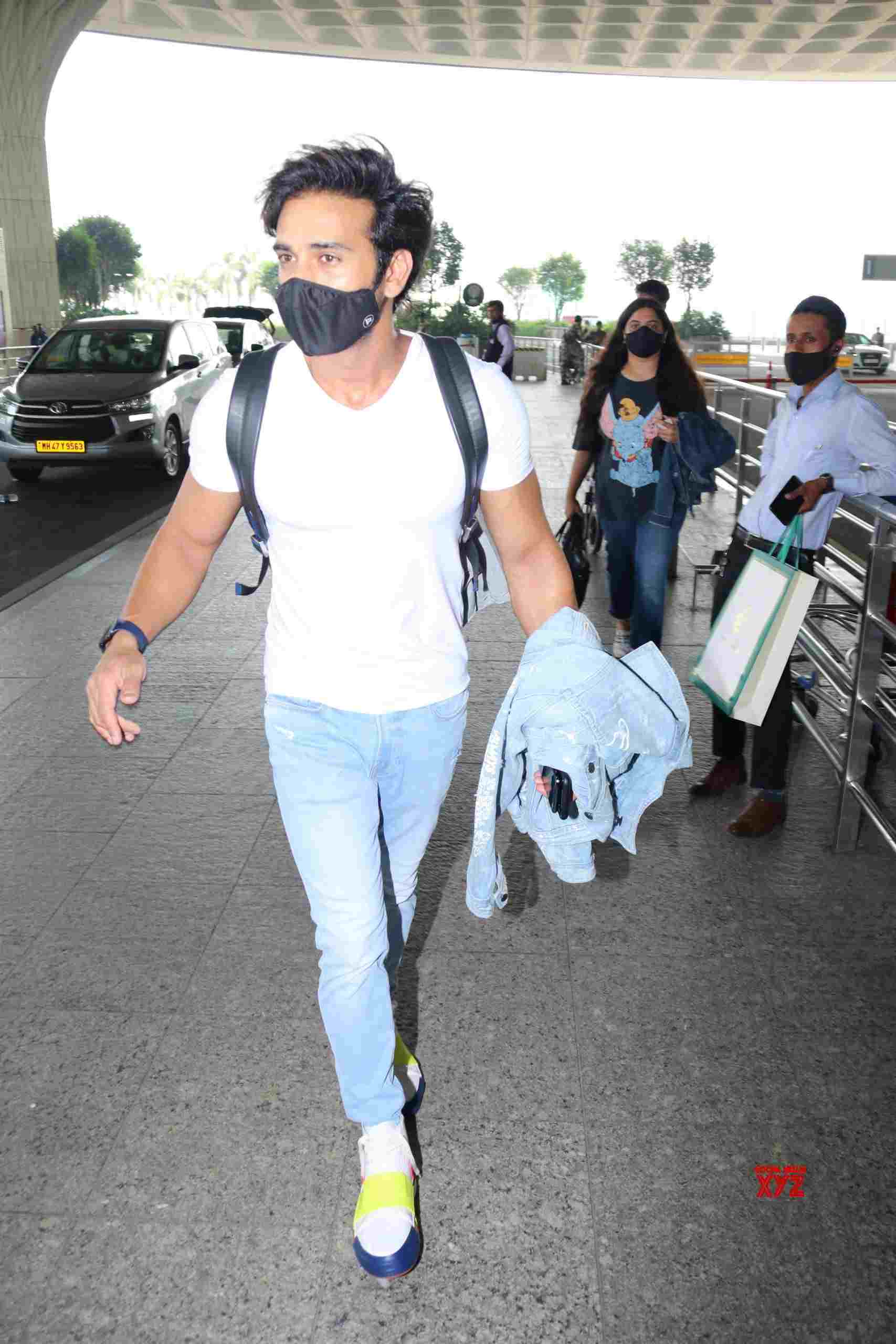 Pulkit Samrat Spotted At Airport Departure HD Gallery - Social News XYZ
