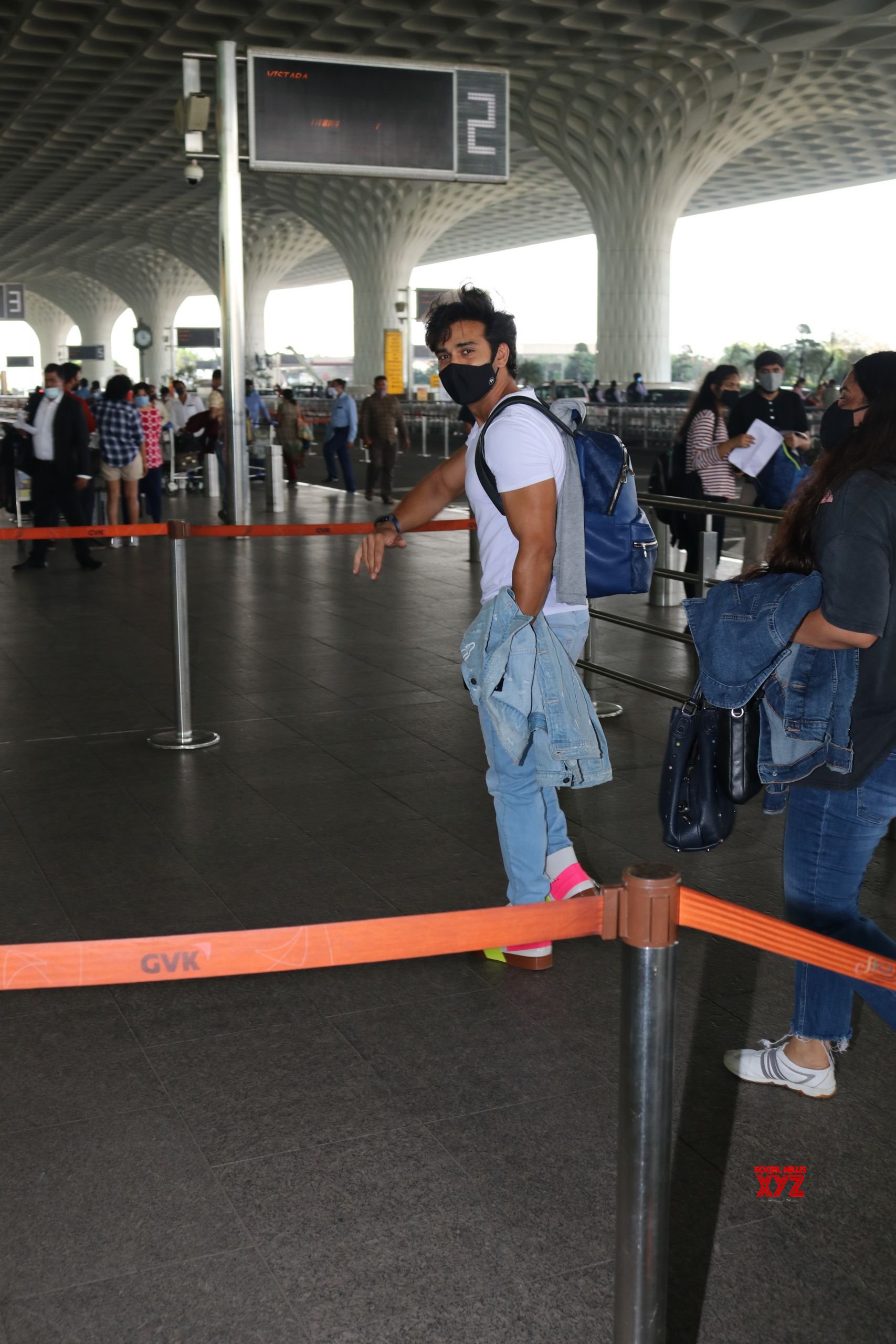 Pulkit Samrat Spotted At Airport Departure HD Gallery - Social News XYZ