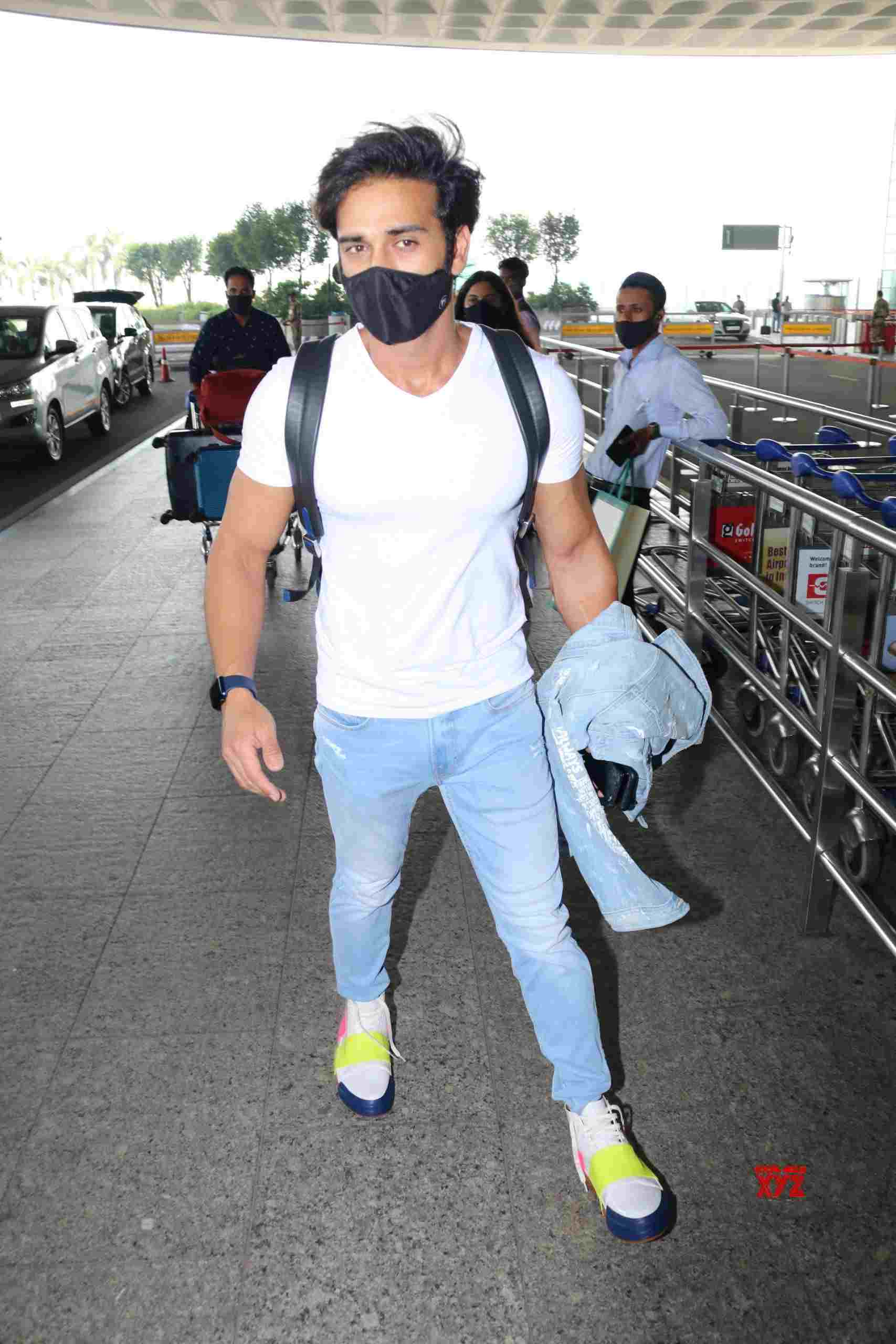 Pulkit Samrat Spotted At Airport Departure HD Gallery - Social News XYZ