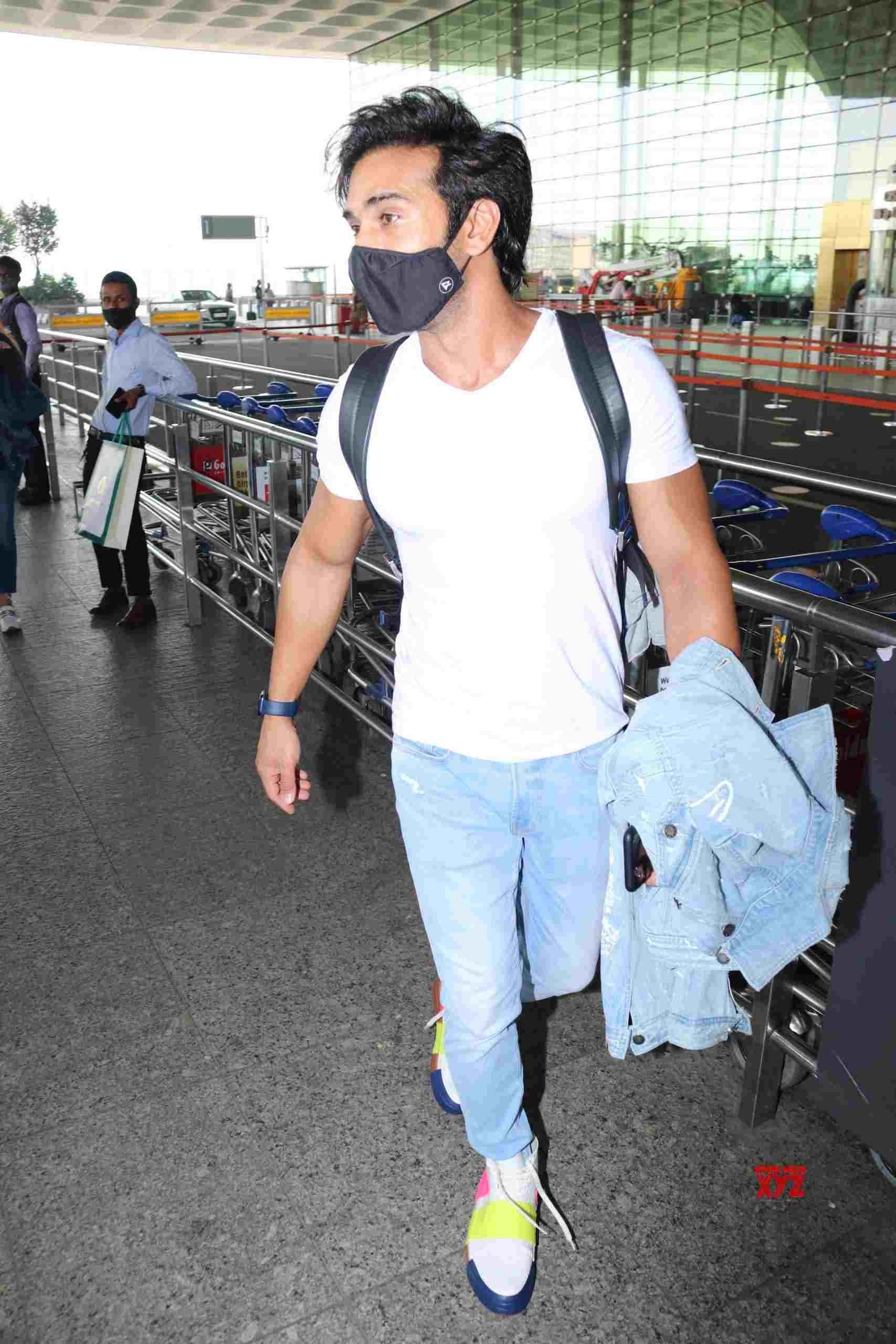 Pulkit Samrat Spotted At Airport Departure HD Gallery - Social News XYZ