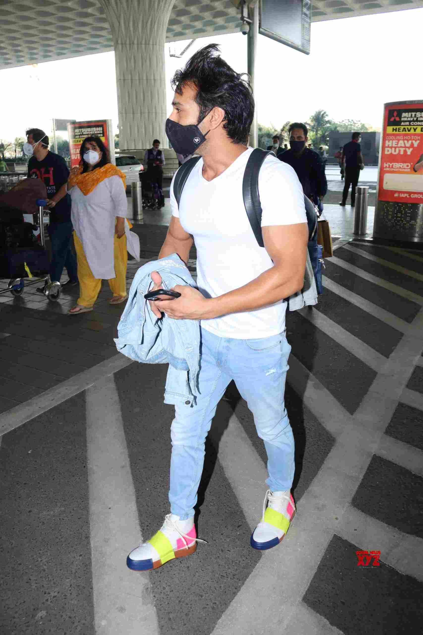 Pulkit Samrat Spotted At Airport Departure HD Gallery - Social News XYZ