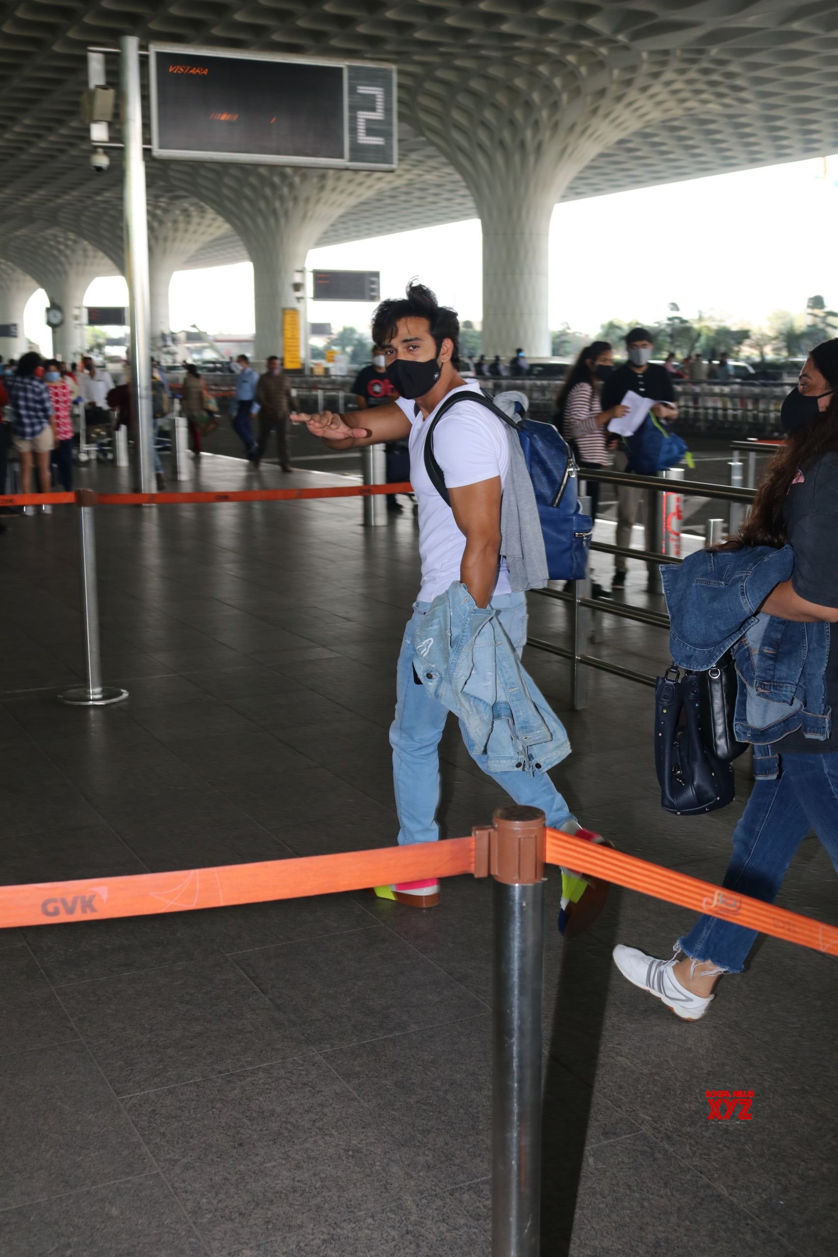 Pulkit Samrat Spotted At Airport Departure HD Gallery - Social News XYZ