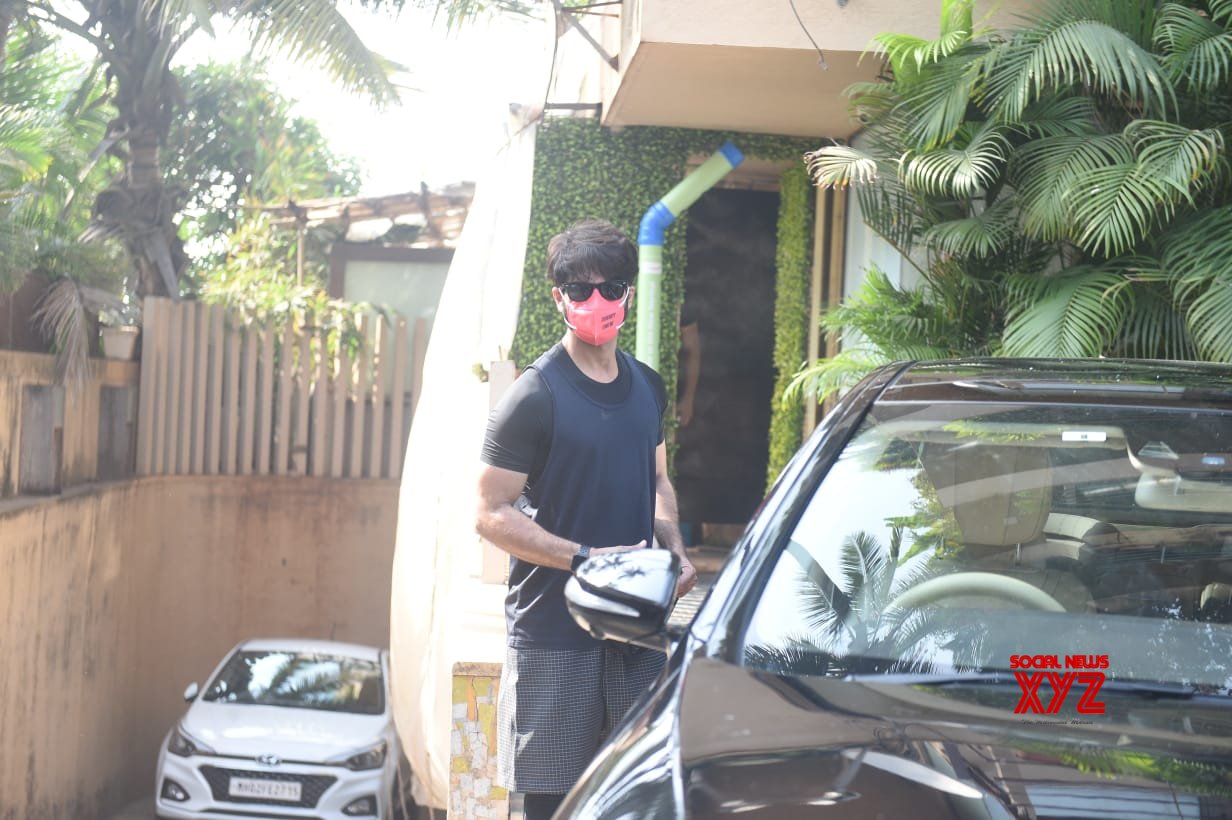 Shahid Kapoor Spotted Juhu - Gallery - Social News XYZ