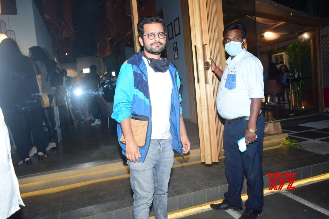 Ranveer Singh And Deepika Padukone Snapped At Mizu Restaurant Bandra ...