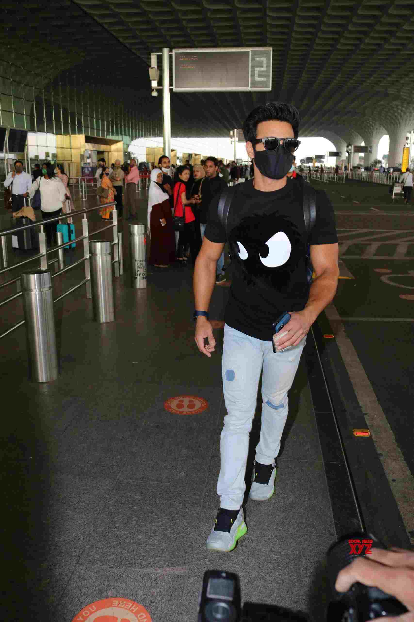 Pulkit Samrat Spotted At Airport Departure HD Gallery - Social News XYZ