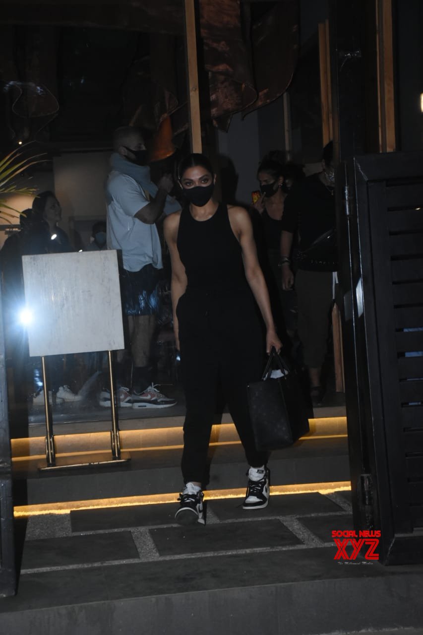 Actress Deepika Padukone Spotted Mizu Restaurant In Bandra - Gallery ...