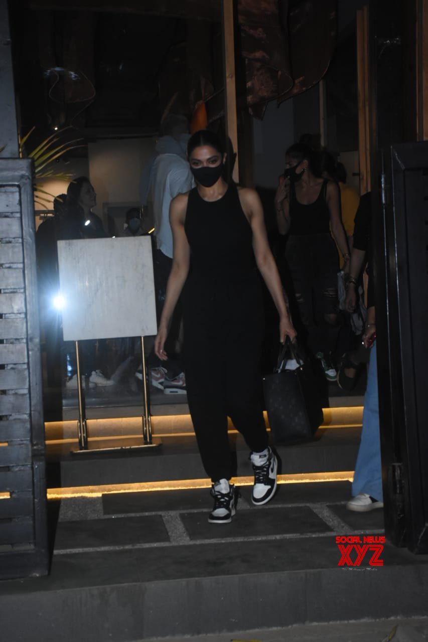 Actress Deepika Padukone Spotted Mizu Restaurant In Bandra - Gallery ...