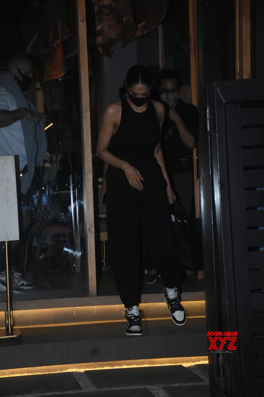 Actress Deepika Padukone Spotted Mizu Restaurant In Bandra - Gallery ...