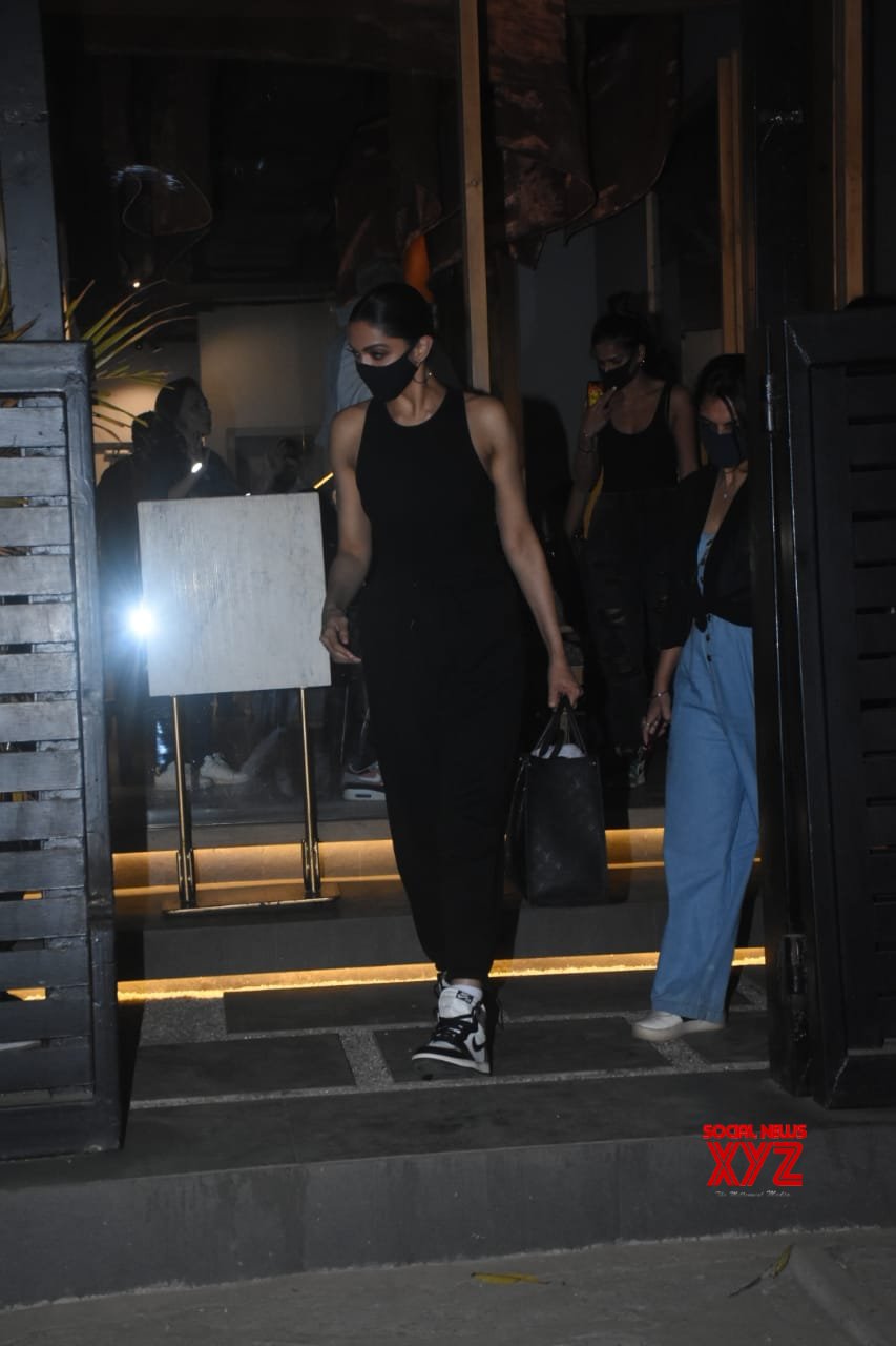 Actress Deepika Padukone Spotted Mizu Restaurant In Bandra - Gallery ...