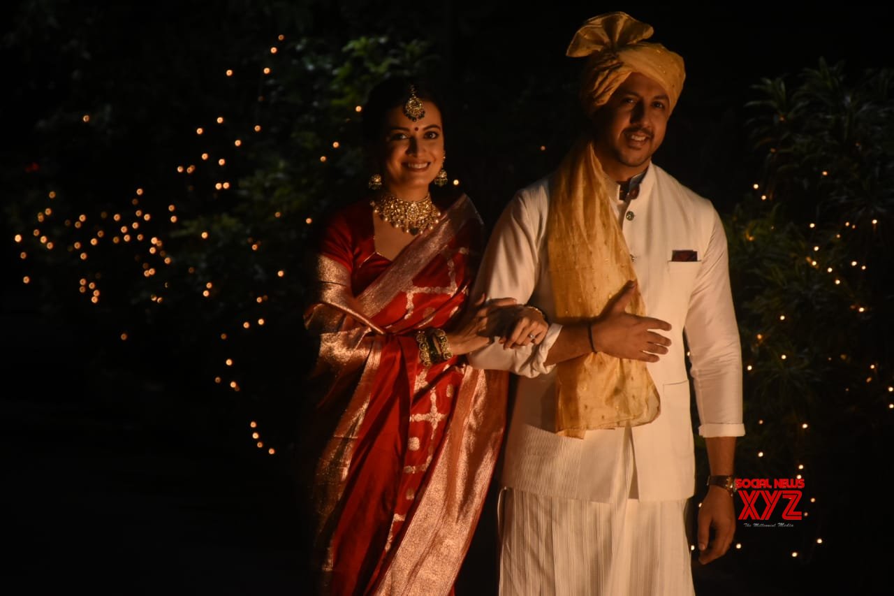 Newly Wed Dia Mirza With Her Hubby Vaibhav Rekhi Pose For Media ...