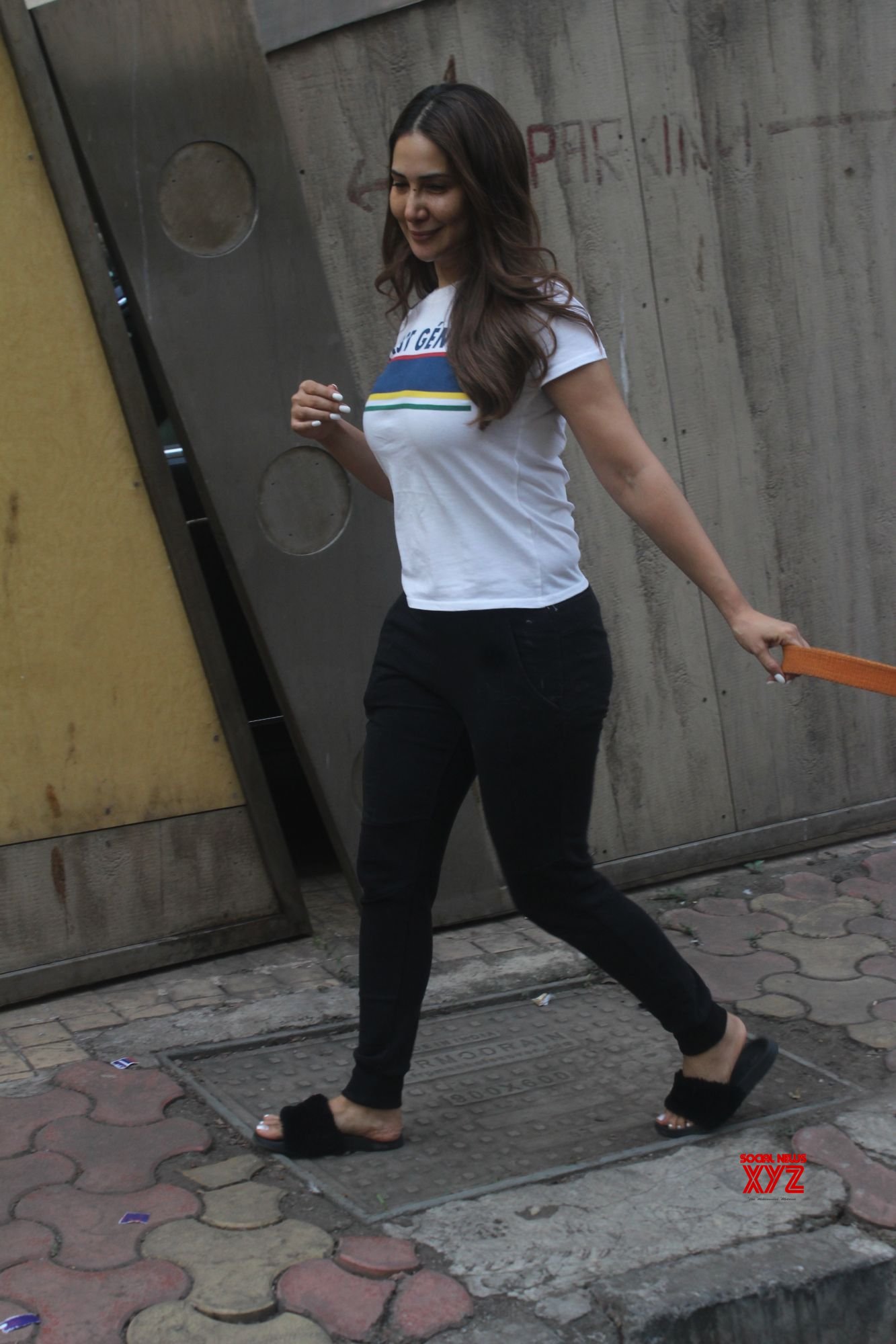 Actress Kim Sharma Spotted At Kha - Gallery - Social News XYZ