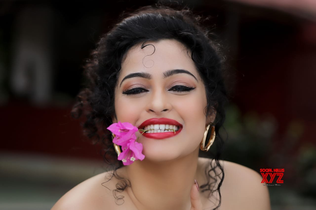 Actress Apsara Rani Latest Hot Glam Stills - Social News XYZ