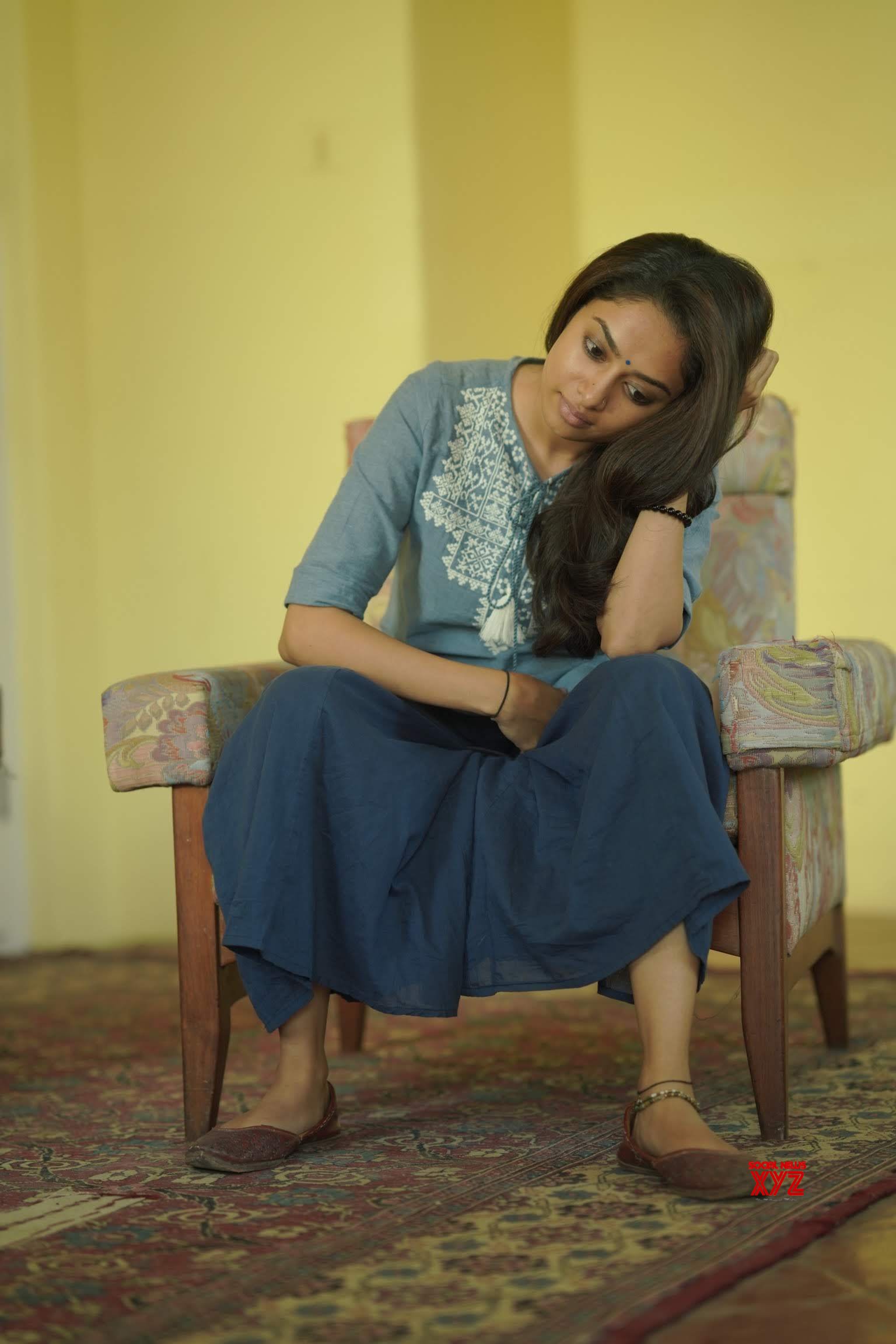 Actress Gauthami Nair Glamour HD Stills - Social News XYZ