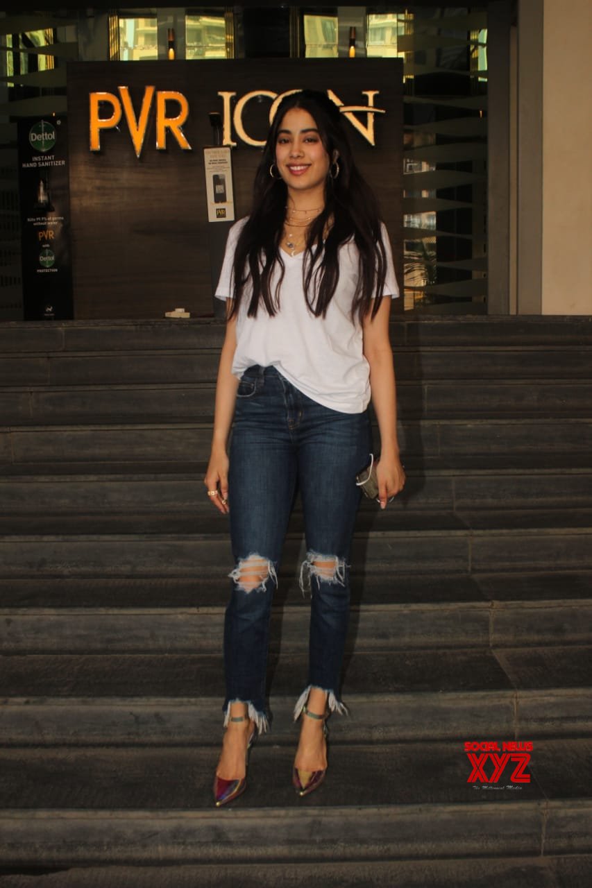 Actress Janhvi Kapoor Stills From Roohi Promotion At PVR Icon In ...