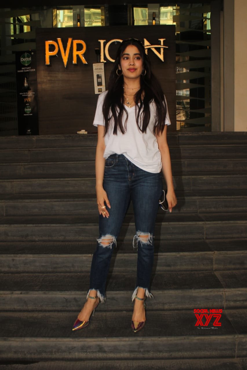 Actress Janhvi Kapoor Stills From Roohi Promotion At PVR Icon In ...