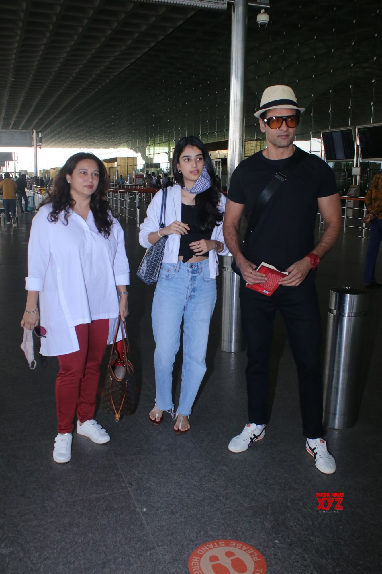 Rohit Roy And His Family Spotted At Airport Departure - Gallery ...