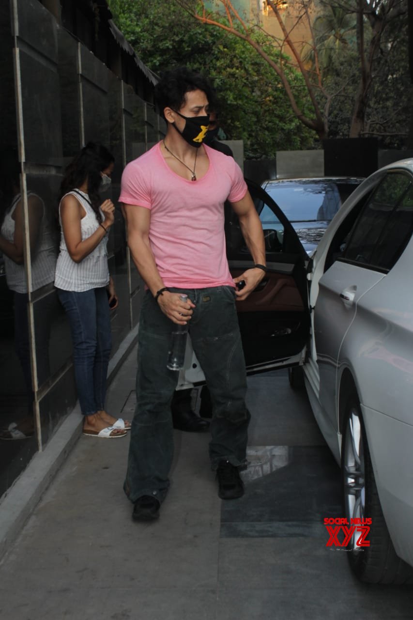 Tiger Shroff Spotted Pooja Entertainment Office In Juhu - Gallery ...