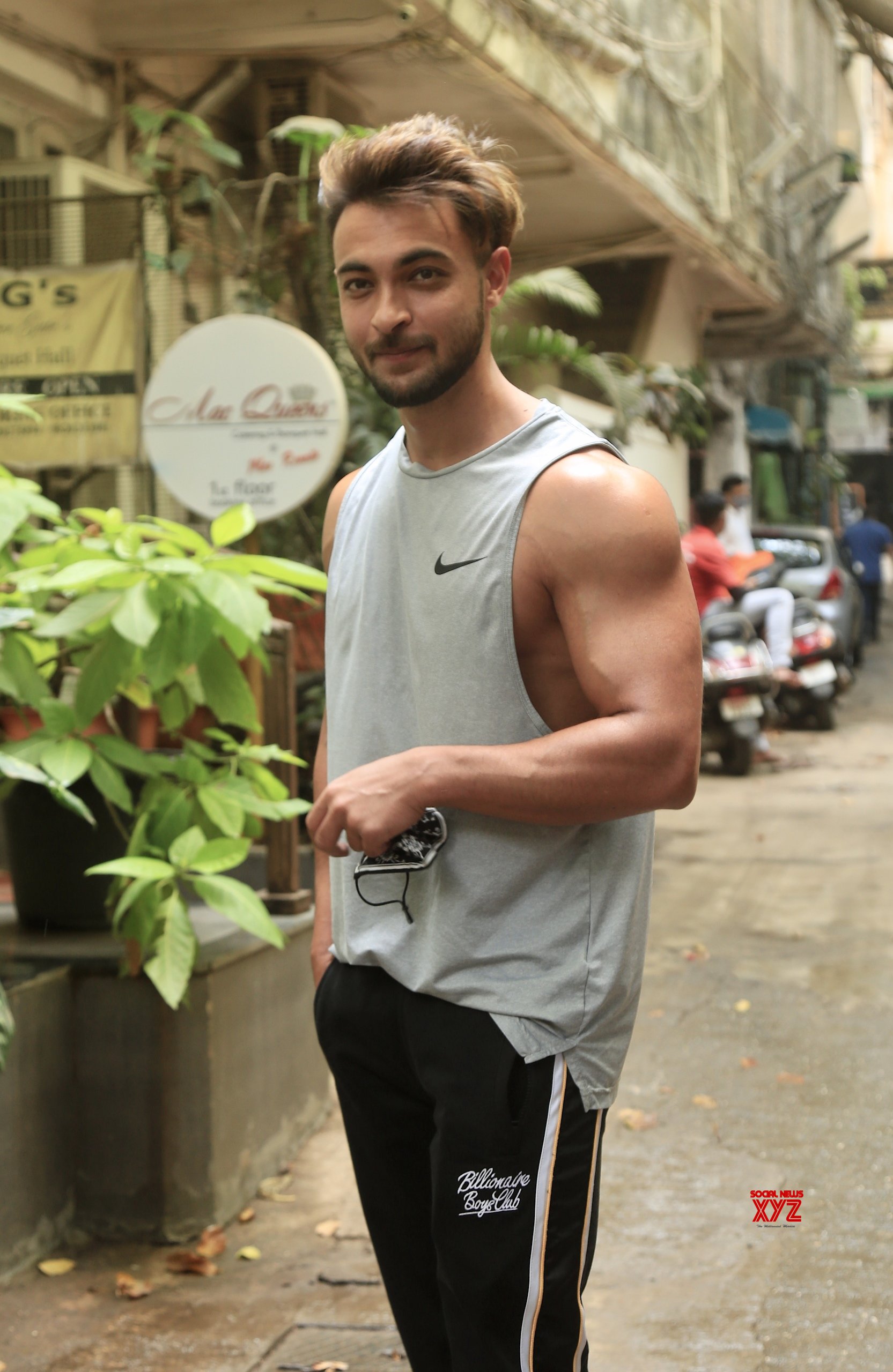Aayush Sharma Spotted Outside Krome Studios At Bandra - Gallery ...