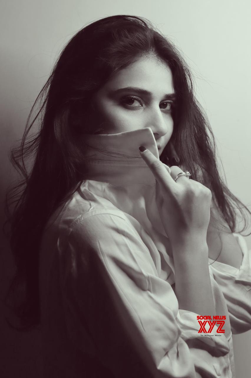 Actress Priya Singh Hot And Gorgeous Stills - Social News XYZ