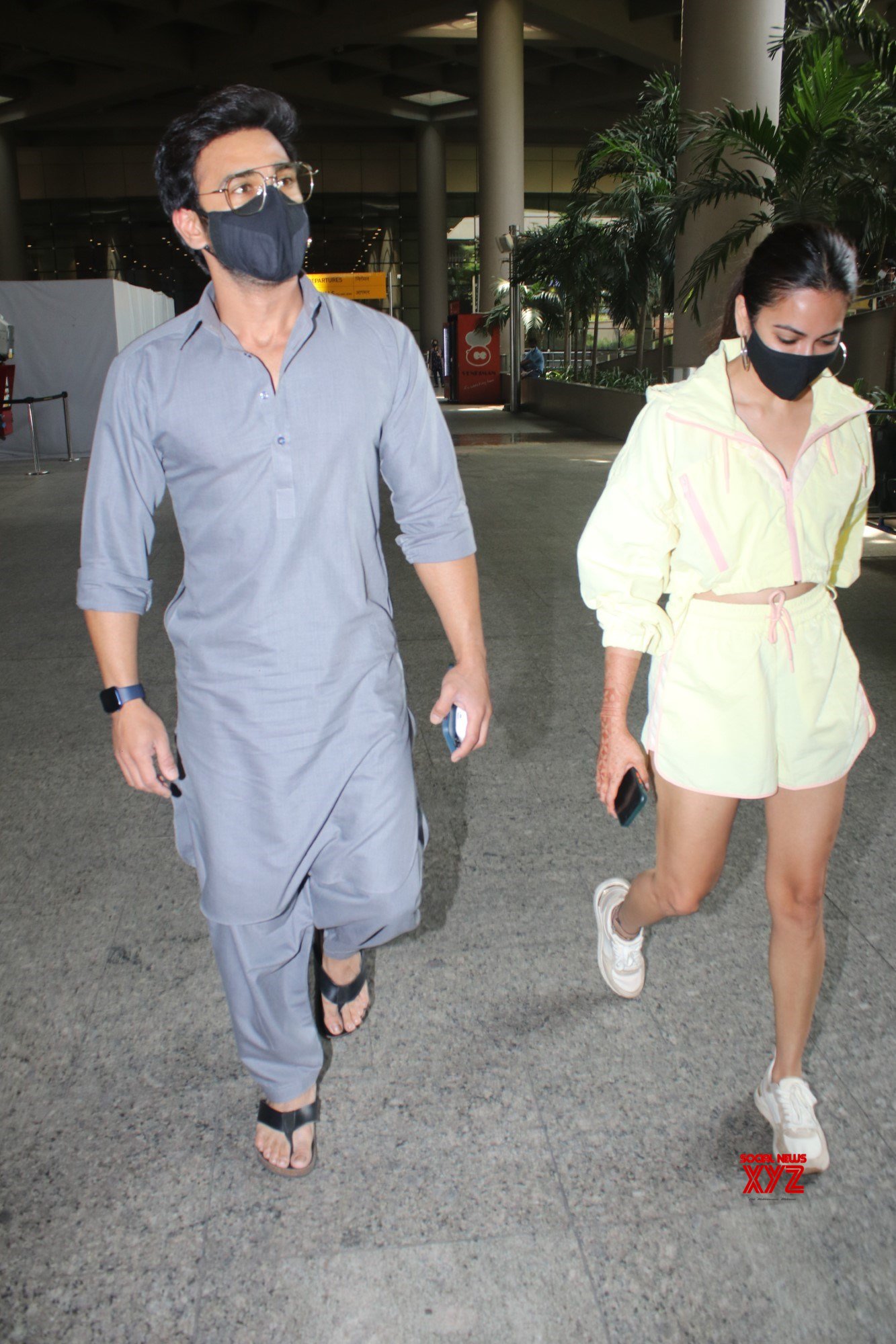 Pulkit Samrat And Kriti Kharbanda Spotted At Airport Arrival - Gallery ...