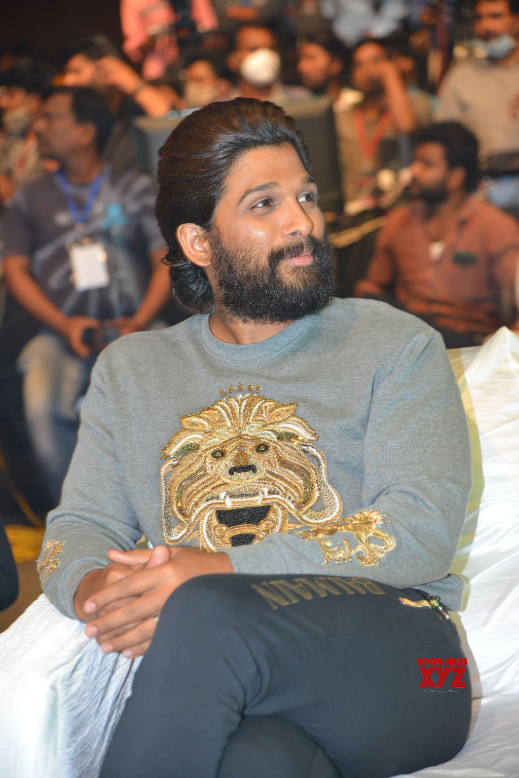 Allu Arjun Stills From Pushpa Movie Introducing Pushpa Raj The First ...