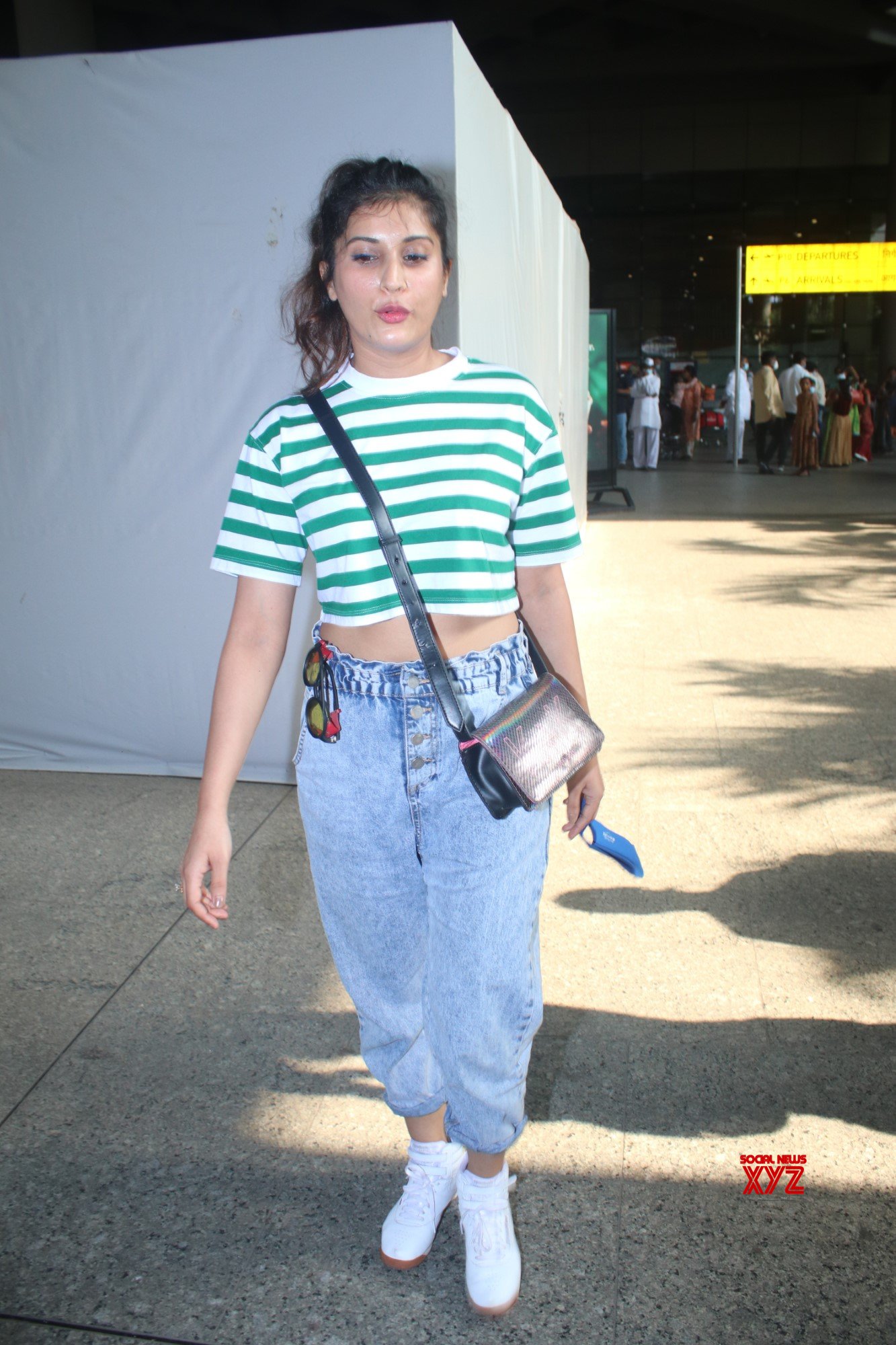 Actress Divinaa Thackur Spotted At Airport Arrival - Gallery - Social ...