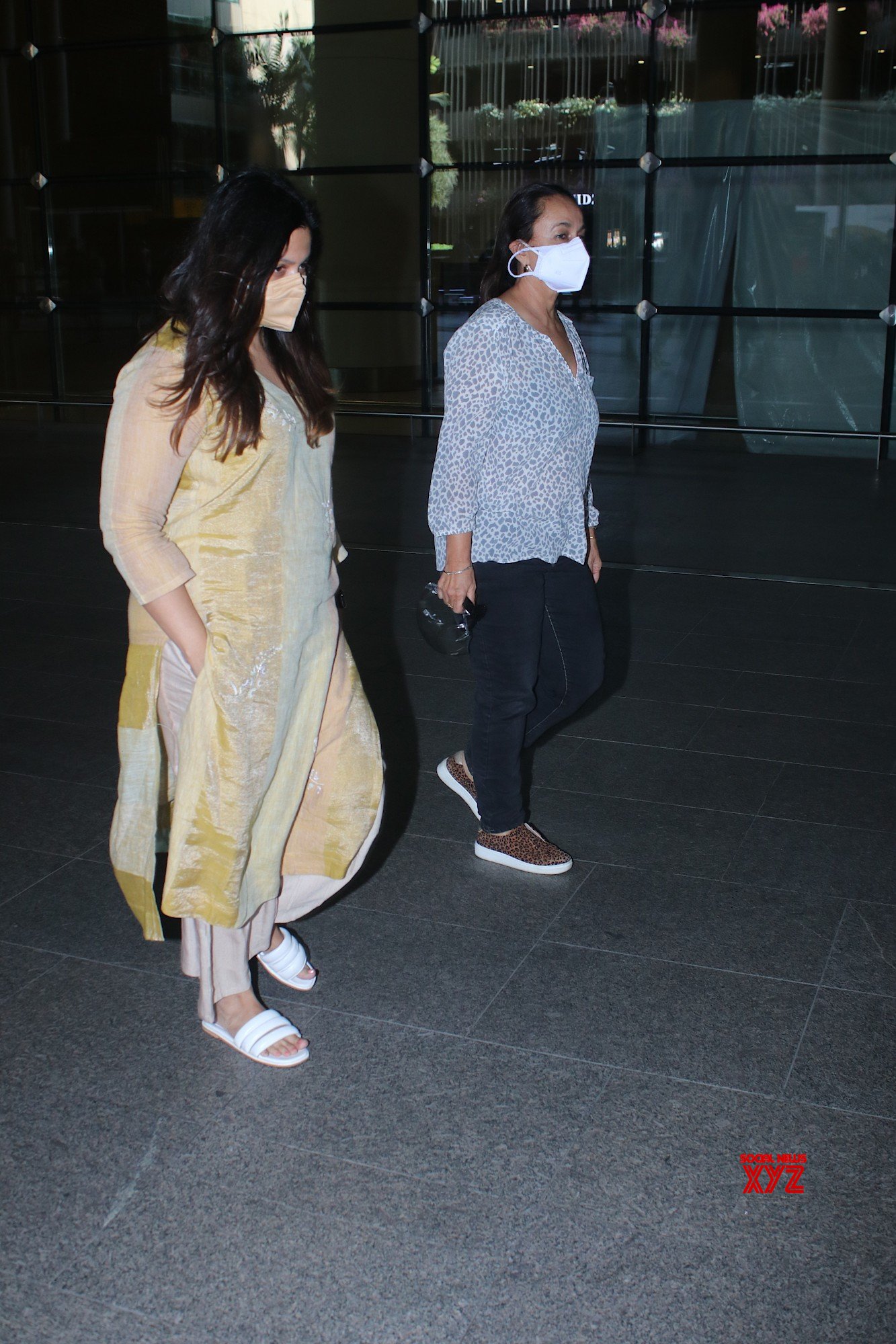 Sony Razdan And Shaheen Bhatt Spotted At Airport Arrival - Gallery ...