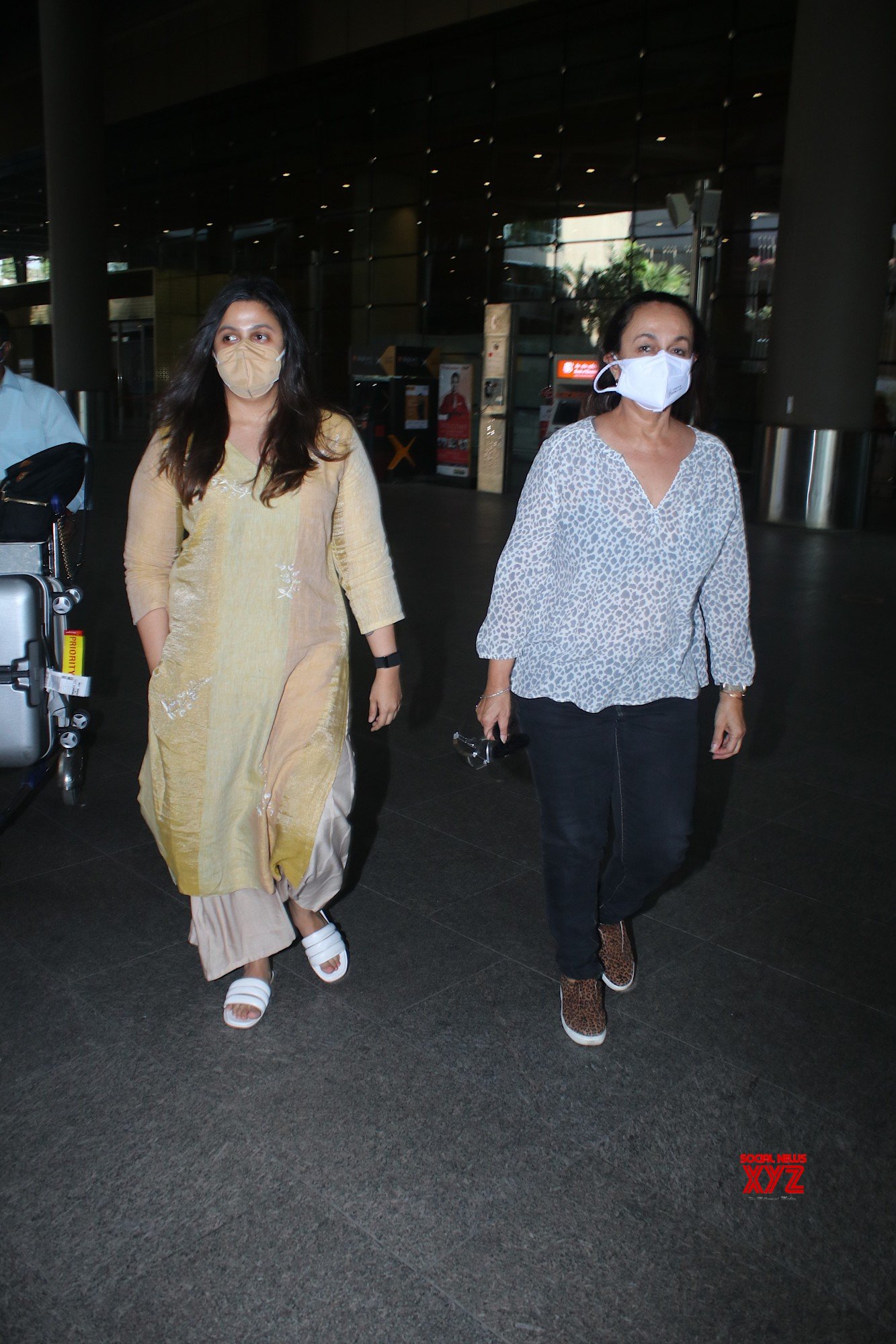 Sony Razdan And Shaheen Bhatt Spotted At Airport Arrival - Gallery ...