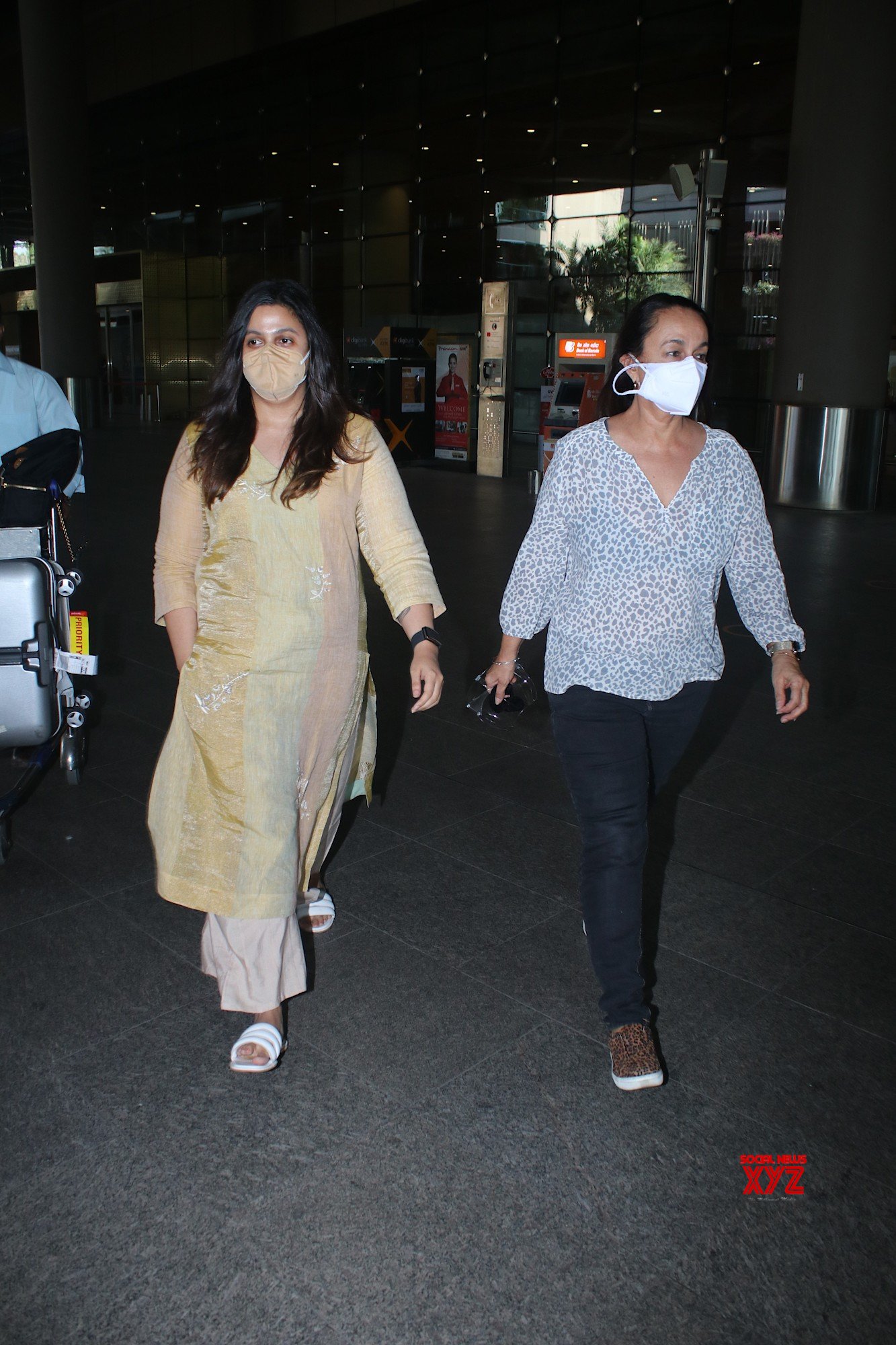 Sony Razdan And Shaheen Bhatt Spotted At Airport Arrival - Gallery ...