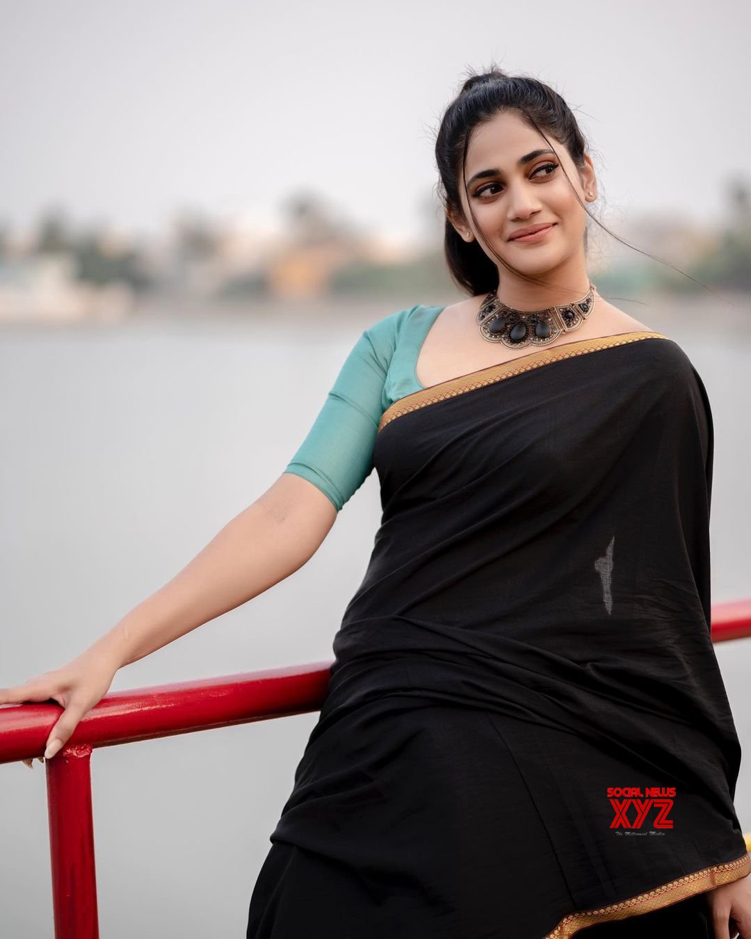 Actress Losliya Mariyanesan Latest Glam Stills - Social News XYZ