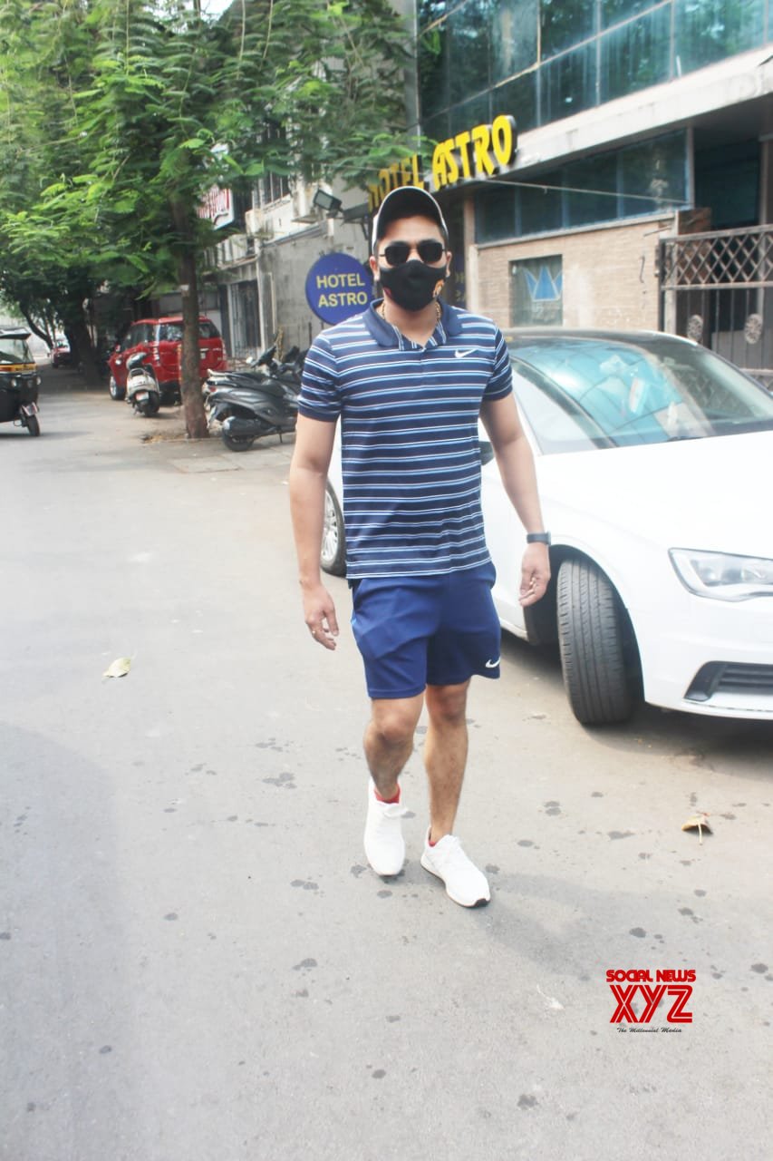 Prashant Bajaj Spotted In Andheri - Gallery - Social News XYZ