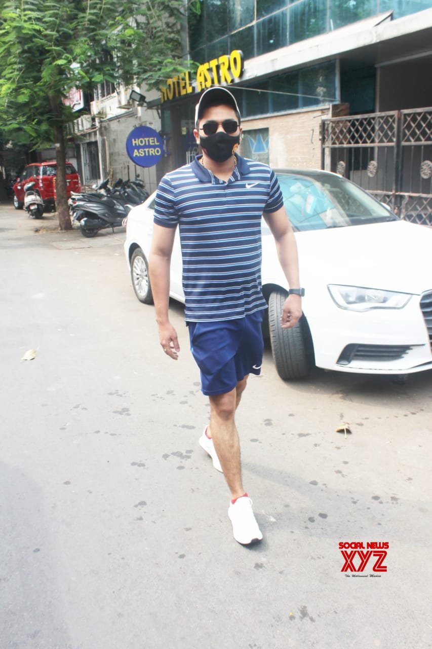 Prashant Bajaj Spotted In Andheri - Gallery - Social News XYZ