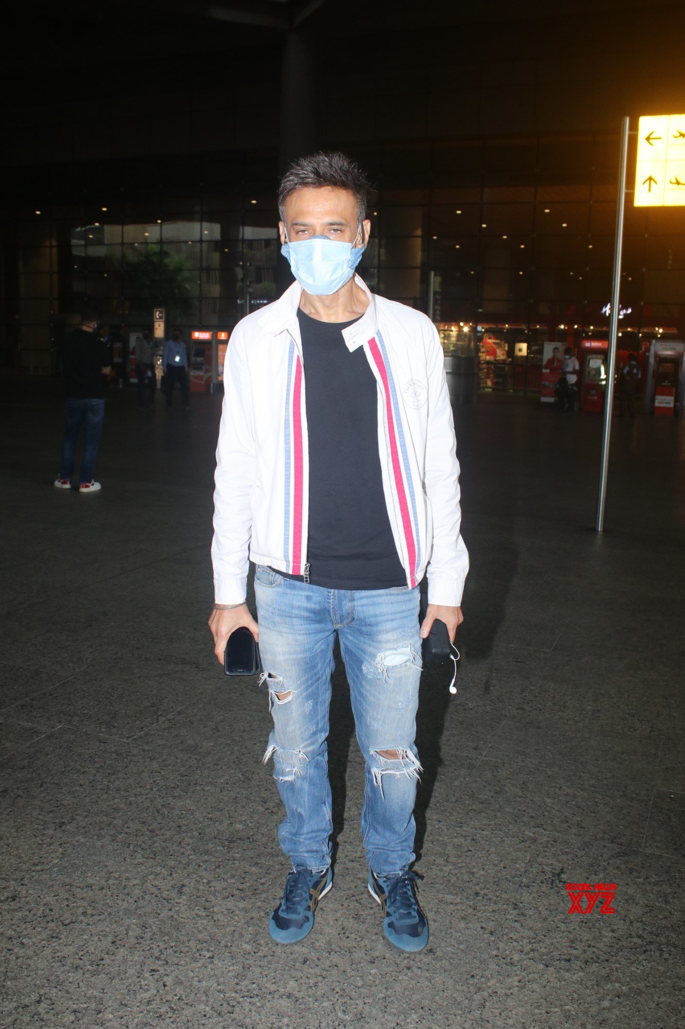 Rahul Dev Spotted At Airport Departure - Gallery - Social News XYZ