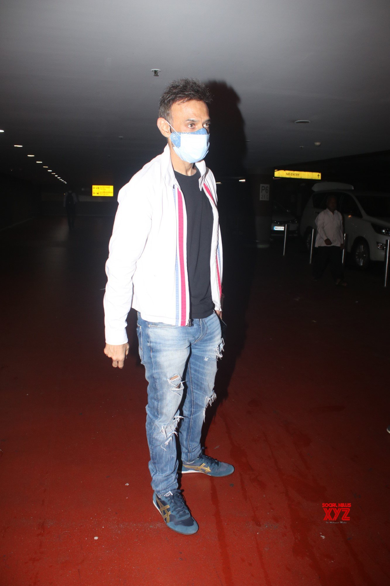 Rahul Dev Spotted At Airport Departure - Gallery - Social News XYZ