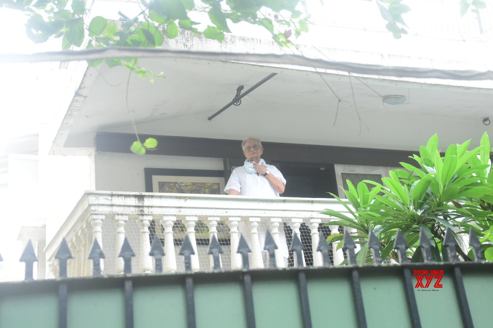 Gulzaar At His Home In Bandra - Gallery - Social News XYZ